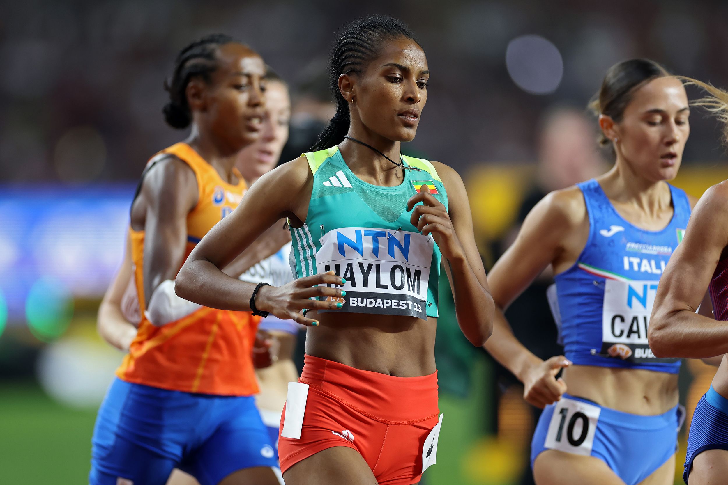 Birke Haylom out-kicks Nadia Battocletti to win the women's 1500m at ...
