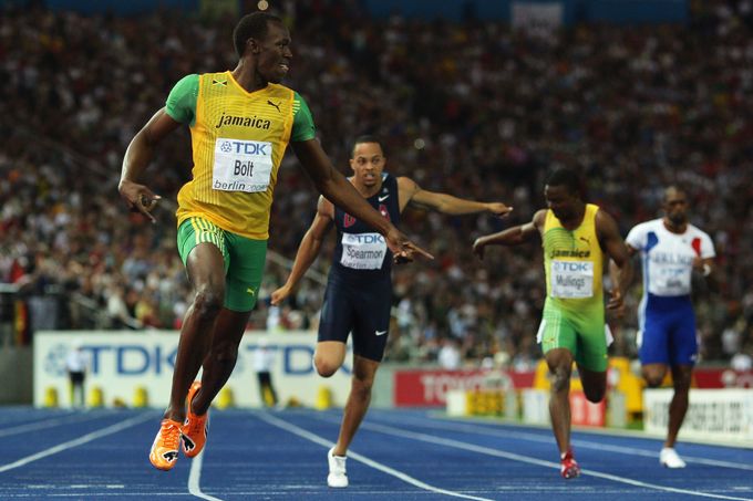 Bolt smashes 200m record | Watch | World Athletics