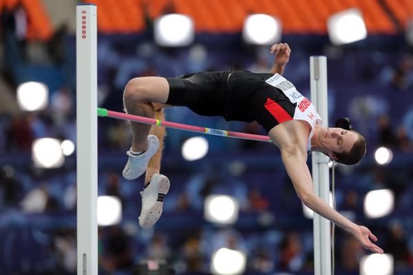Derek Drouin's big leap | SPIKES | World Athletics
