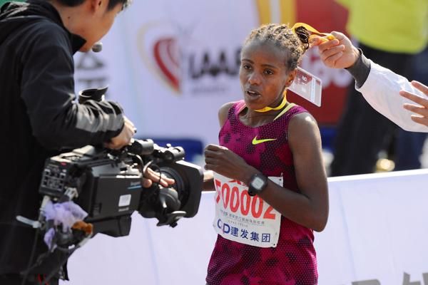 Dibaba successfully defends her Xiamen title as both course records ...
