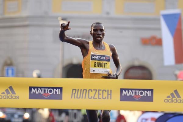 Biwott and Keitany beat stifling conditions to take Olomouc Half ...