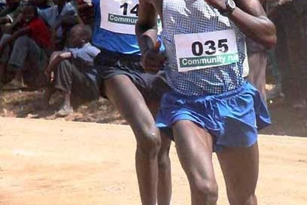 Kibet and Kibarus overcome hot and humid conditions to win over 10km in ...