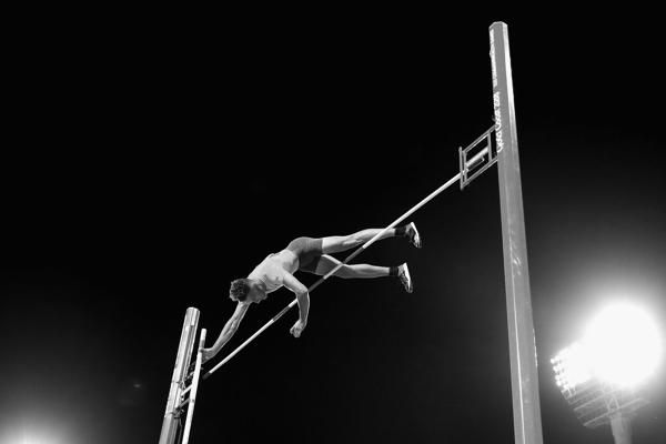 Crash Landing | SPIKES | World Athletics