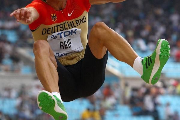 Men's Long Jump - Qualification - Phillips leads all qualifiers, as ...